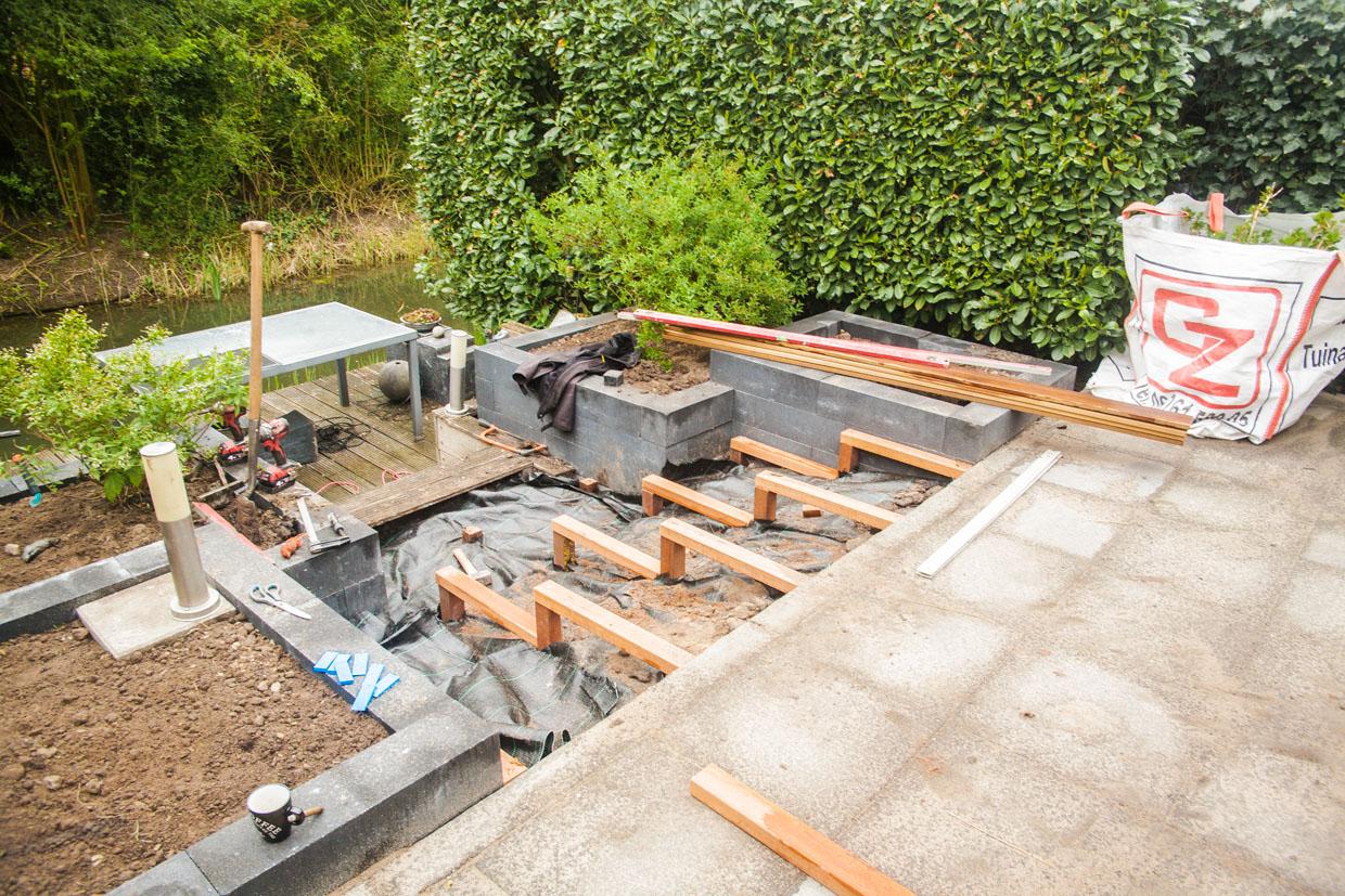 Tuin renovatie in ijsselstein | Houtwerk en plant borders.